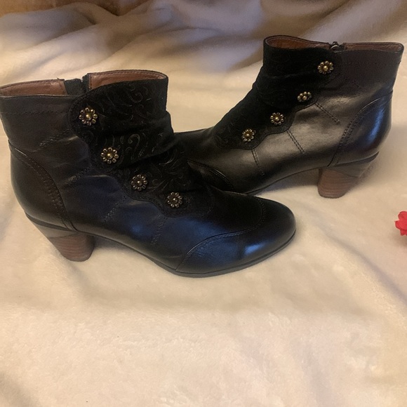 Spring Step | Shoes | Lartiste Spring Step Black Booties Boots Leather ...